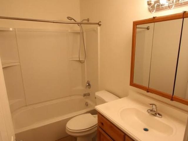 [PRIVATE MASTER SUITE] $750 RentUtilities_Spaciou