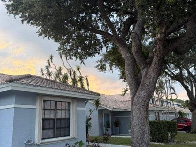 ~ Private Master Suite in a Gated Community with Shared Amenities ~