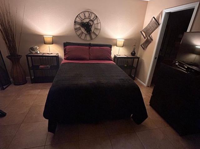Private Mini Studio Room for Rent – W. Mesa $650/mo