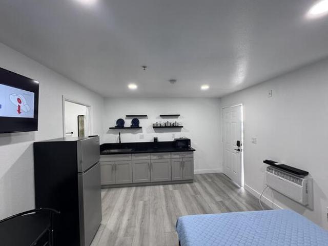 PRIVATE NOT SHARED* STUDIOS IN THE ARTS DISTRICT 1 BLOCK OFF MAIN STREET AT THE WORLD FAMOUS STAR MOTEL