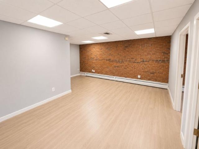 PRIVATE OFFICE FOR RENT_APPROX. 450 SF