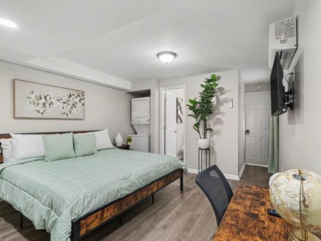 Private Apartment Private laundry, kitchen, bathroom, and ACHigh speed Wifi and Smart TV