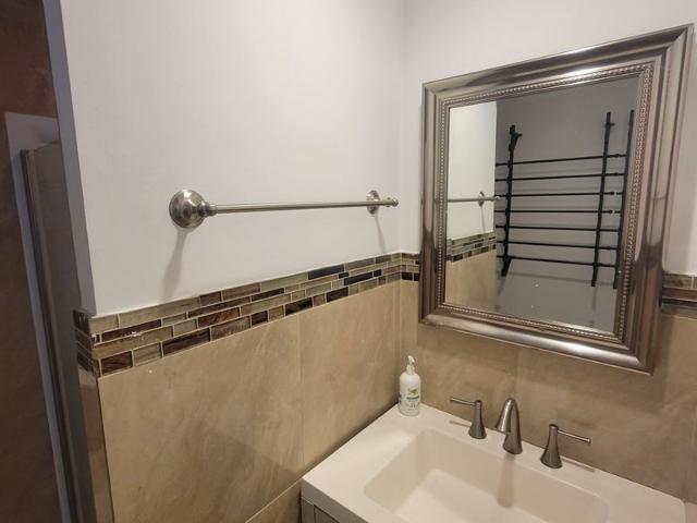 Private bachelor pad Utilities Incl No Roommates