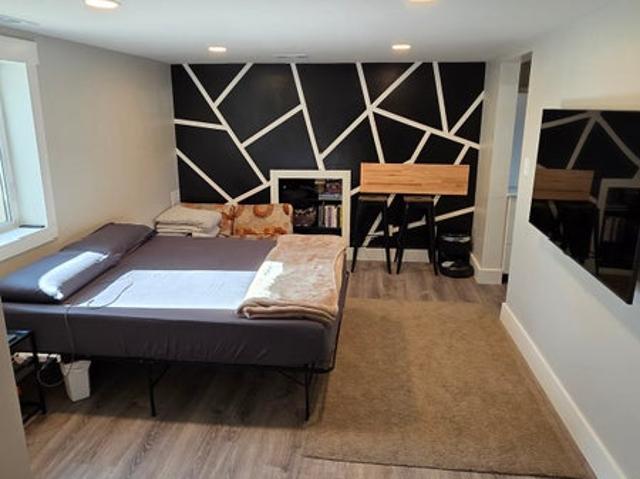 Private Basement Studio Apartment | Garage Parkin