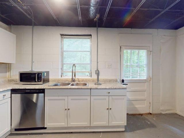 Private Basement Suite w Kitchen & Bath | Near Ai