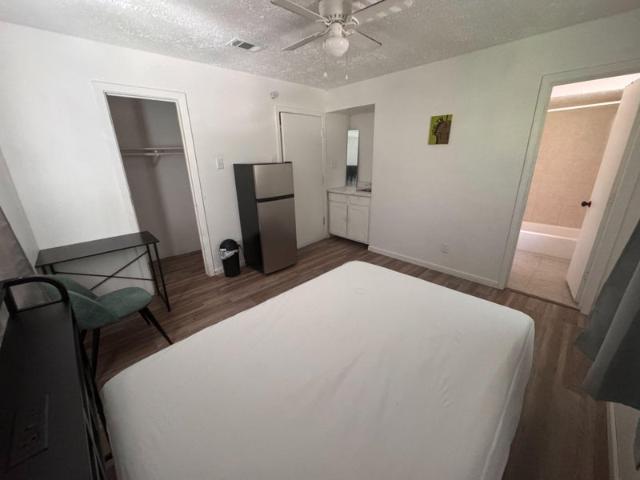 Private bath and kitchenettefridge on 2nd fl