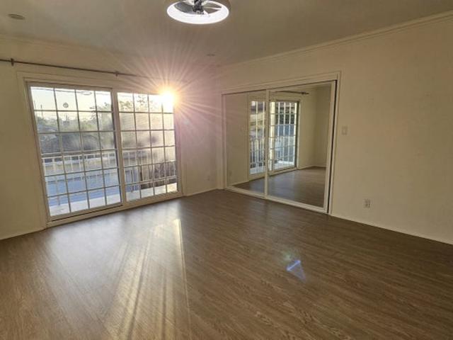 Private Bath, Balcony & Garage in Santa Monica