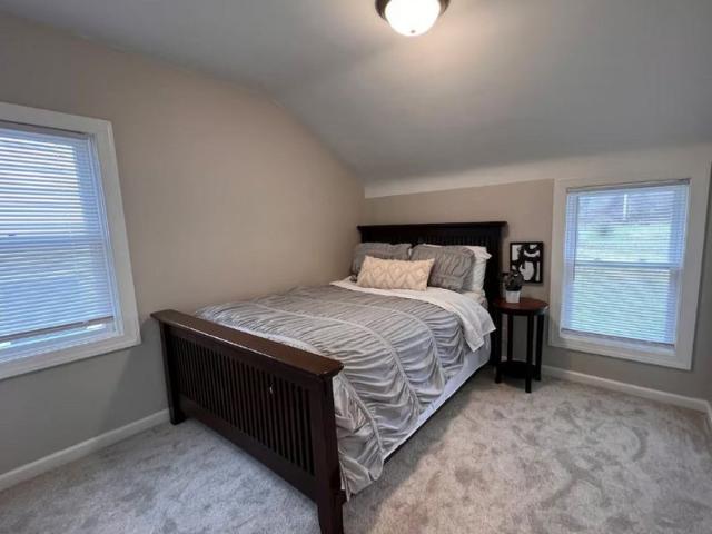 Private Bath in Bright 2 Bedroom Apartment