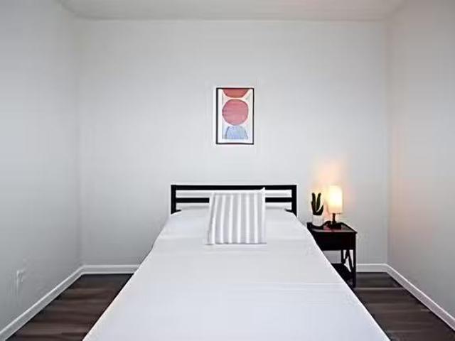 Private Bath Rooms in Sunnyside Close to Downtown & NRG Stad.
