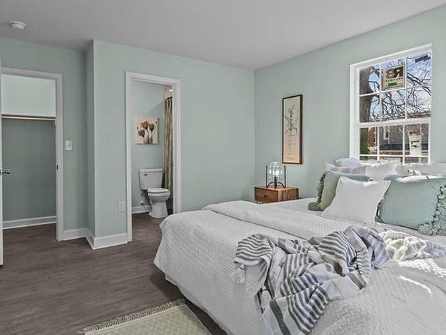 PRIVATE Bathroom! New PETERSBURG home near AMAZO