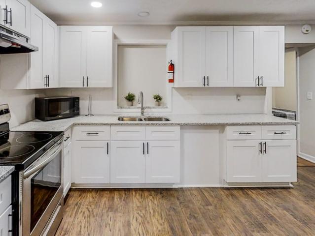 PRIVATE BATHROOM AVAILABLE | Clean & Bright Riverd