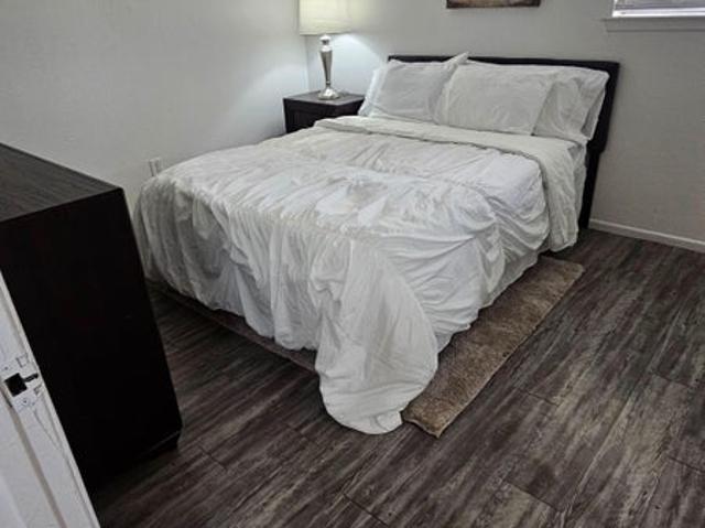 Private Bathroom Live in Central Arlington