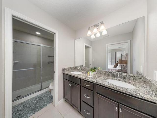 Private bathrooms | Pool | Gym| Affordable Room| Kissimmee Near Disney, Amazon, Walmart, I 4 & US 192
