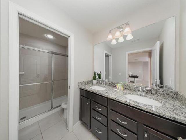 Private bathrooms | Pool | Gym| Affordable Room| Kissimmee Near Disney, Amazon, Walmart, I 4 & US 192