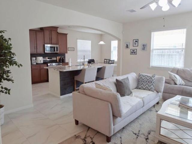 Private baths, close to shopping and dining and al
