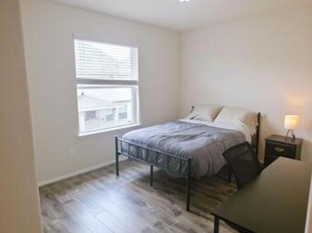Private baths, close to shopping and dining and all major freeways by Bellaire Chinatown!