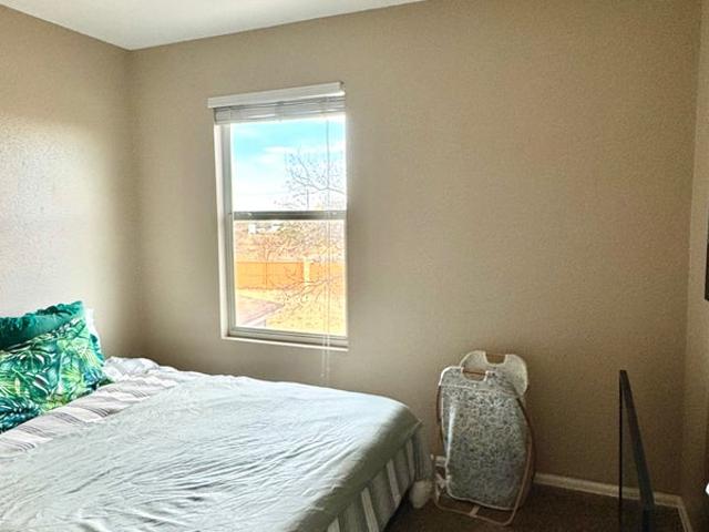 Private Bed & Bath with Easy Highway Access