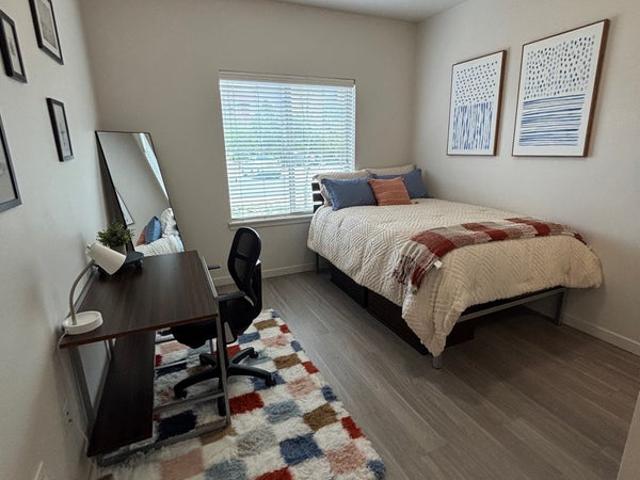 Private Bed/ Bathroom in 3 bedroom apt