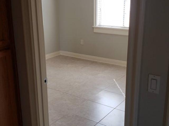 Private bed/bath 2 story townhouse AC, laundry