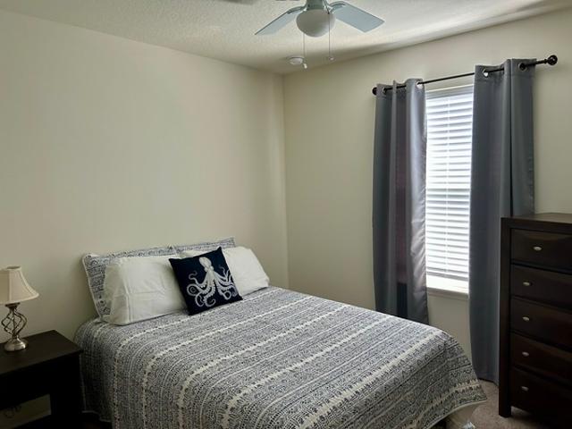 Private bed/bath in gated community