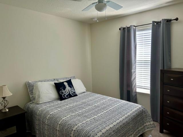 Private bed/bath in gated community