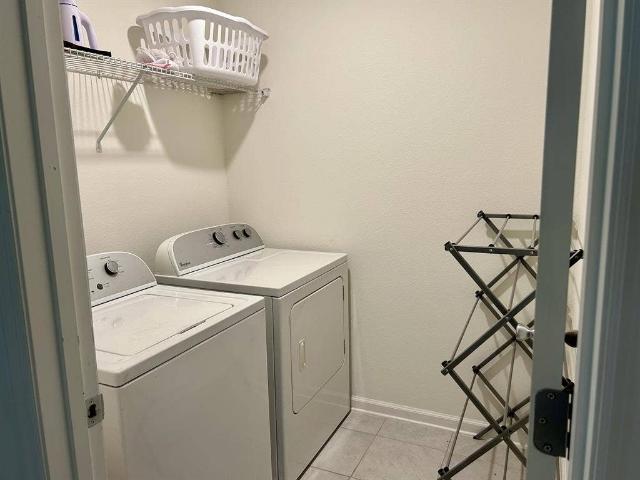 Private bed/bath in gated community
