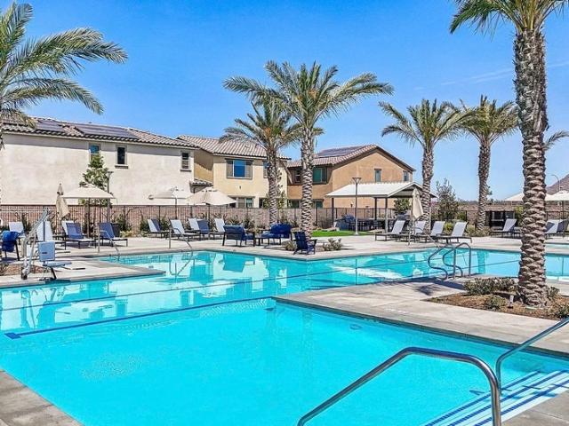 Private bedroom 3 BR /2.5 BA Home Community pool