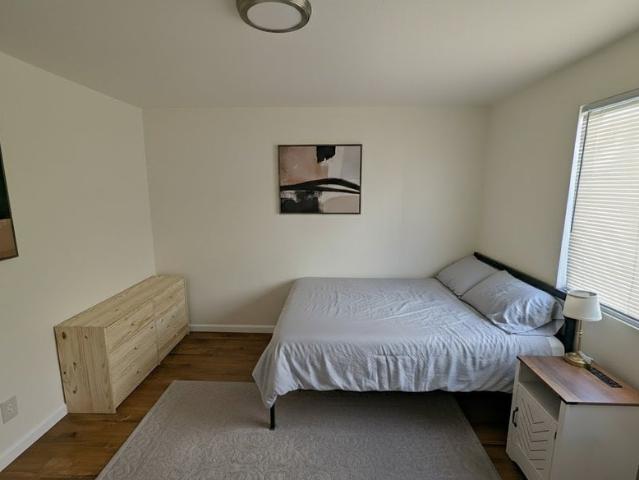 Private Bedroom 3bed 1bath Full sized Bed