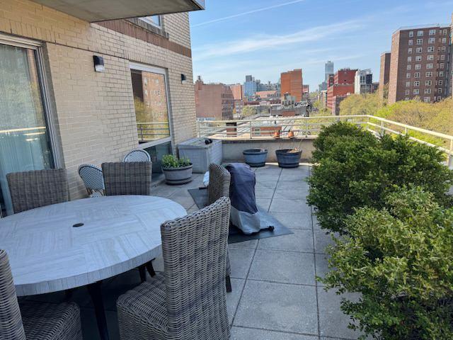 Private bedroom concierge building near Columbia