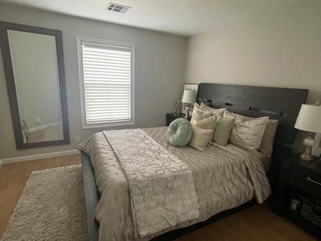 Private bedroom and bath in Northpark Irvine