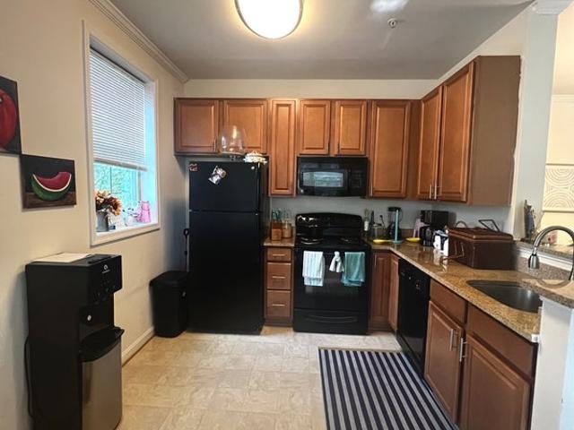 PRIVATE BEDROOM AND BATHROOM IN OLD TOWN MANASSAS