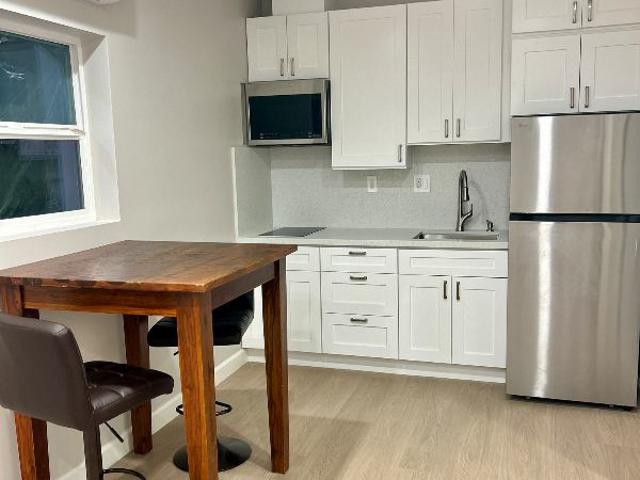 Private _Bedroom ADU in Carson— Separate Entrance