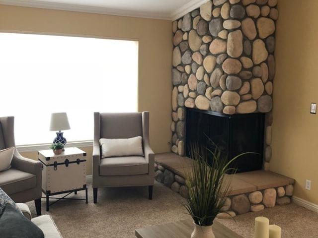 Private bedroom avail in peaceful townhome