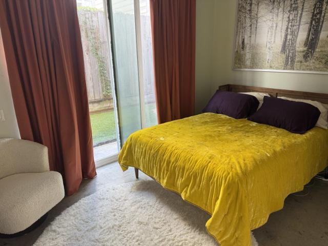 Private Bedroom / Bath in Townhome in Eado