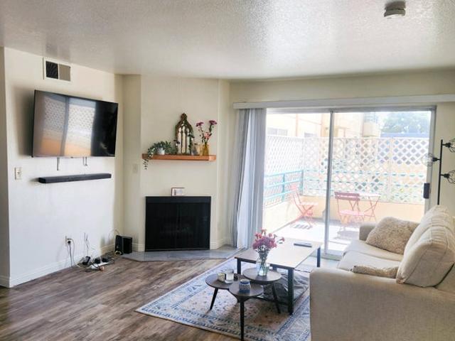 Private bedroom + bath in Mar Vista