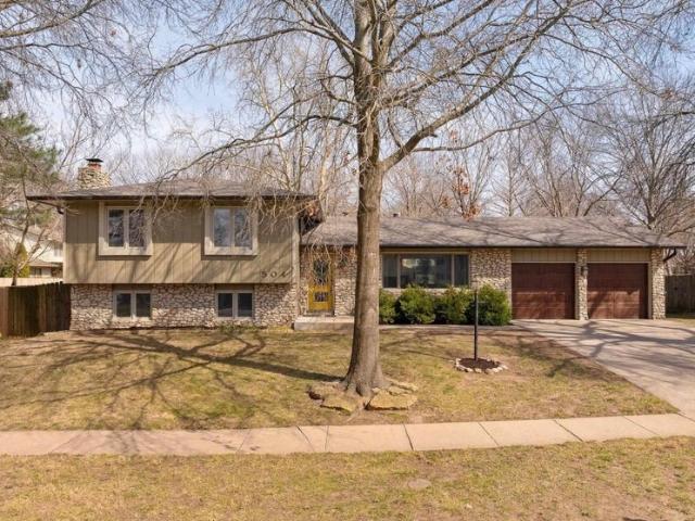Private Bedroom & bathroom in West Lawrence