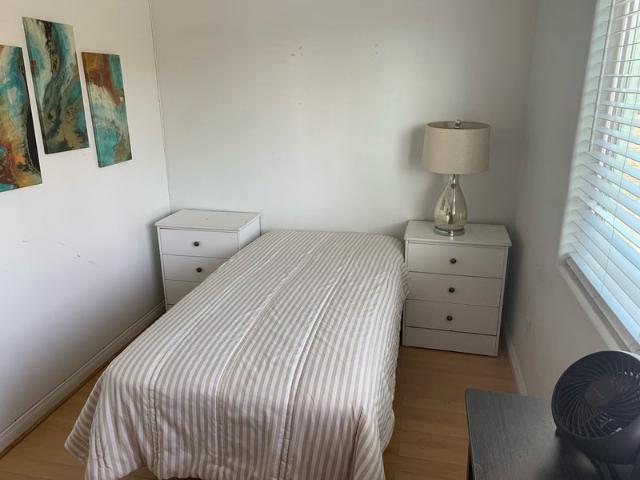 Private bedroom blocks away from Redondo Beach