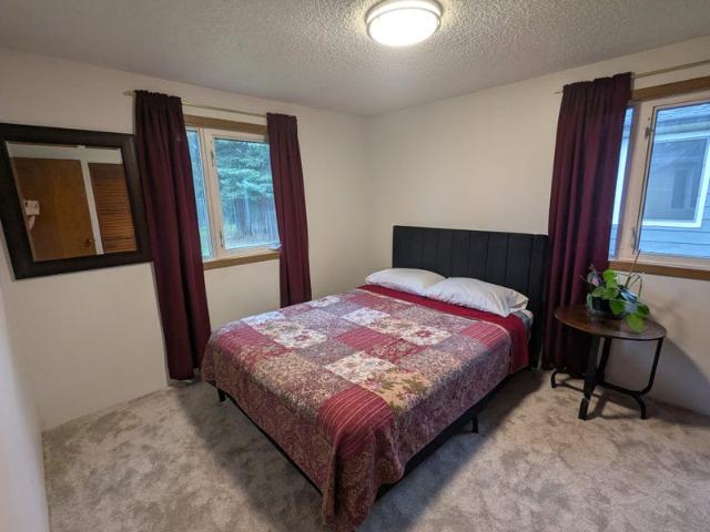 PRIVATE BEDROOM & Desk in SHARED HOME ALL utiliti