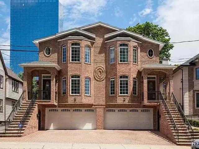 Private Bedroom + Ensuite Bath | Multi Floor Fort Lee Townhouse | $2,800/mo + Shared Utilities | July 1st