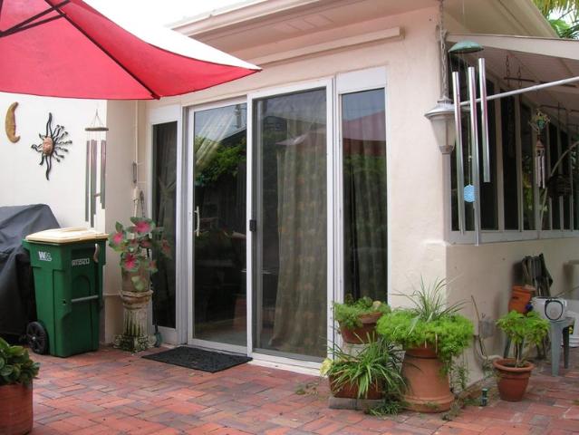 Private bedroom for non smoker
