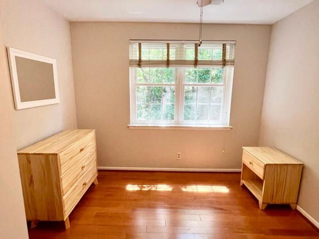 Private bedroom for rent in 2bed 1 bath condo