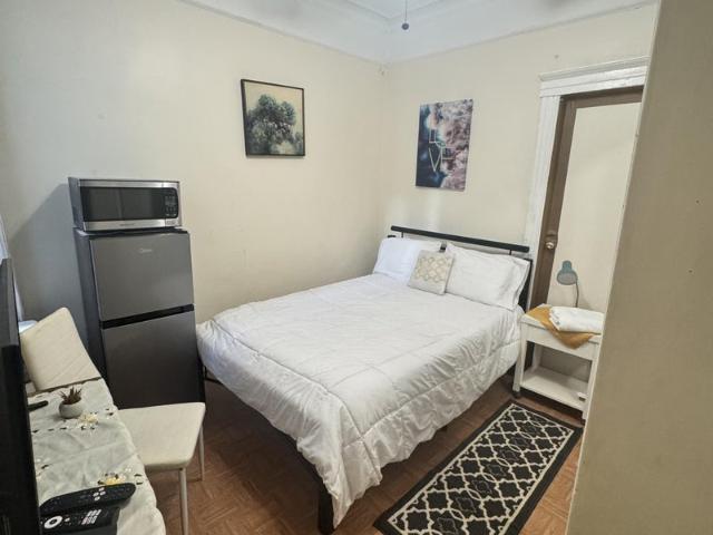 Private Bedroom in 3 Bedroom Share