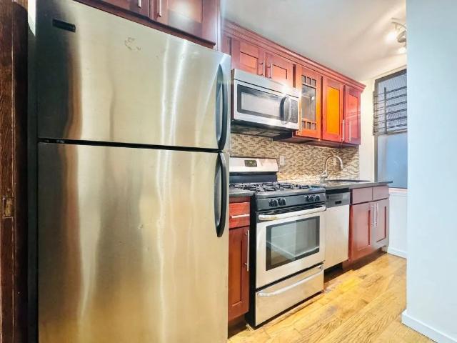 Private Bedroom in 5 Bedroom/3 Bathroom Home 5 Bedroom Apartment for Rent at 143 N 8th St, New York, NY 11249 Williamsburg