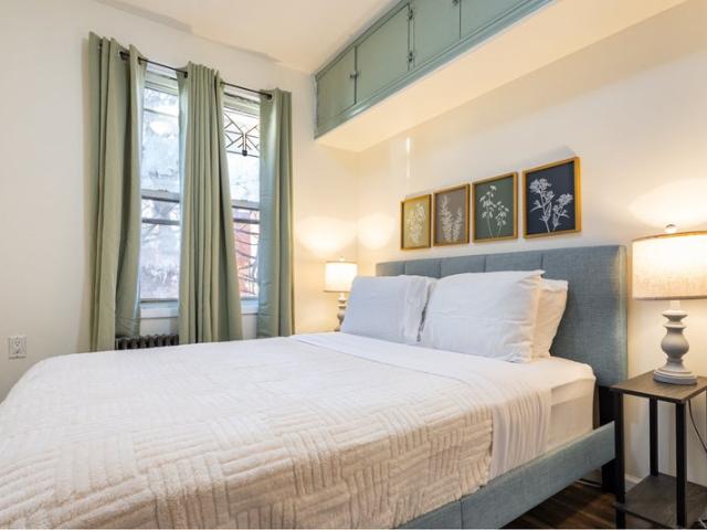 Private Bedroom in Convenient Location