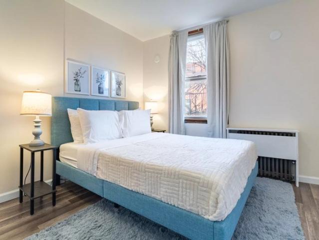 Private Bedroom in Convenient Location