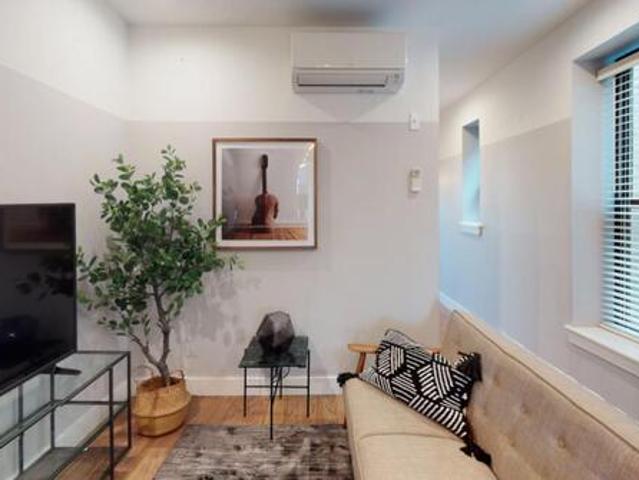Private Bedroom in Chic Long Island City Apartment Near East River