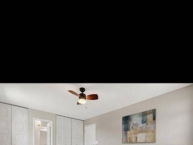 Private Bedroom in Clean Quiet Home