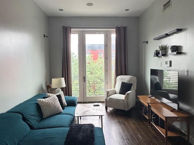 Private Bedroom in a 3 Bed / 1 Bath Duplex