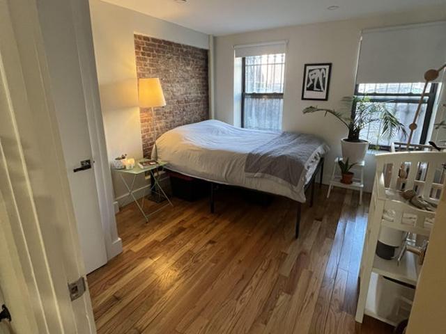 Private Bedroom in a Warm Brooklyn Home with Outdo