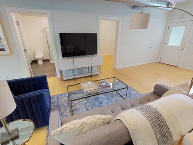Private Bedroom in Beautiful West Oakland Home With Lovely Backyard